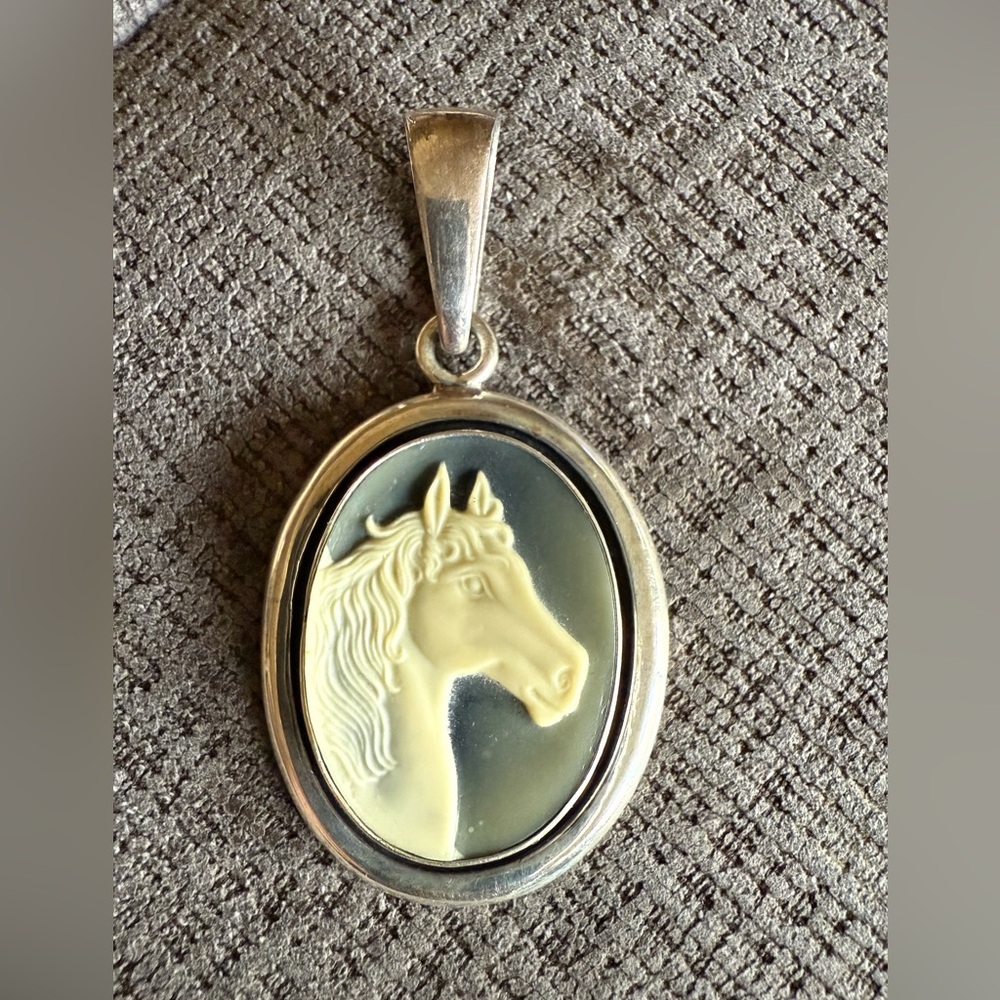 Rare Vintage Charles Albert Horse Cameo Pendant - Gem